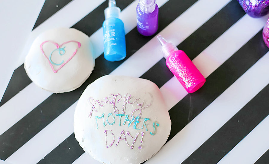 DIY Trinket Dish with Glitter Glue Makes a Perfect Gift | OOLY